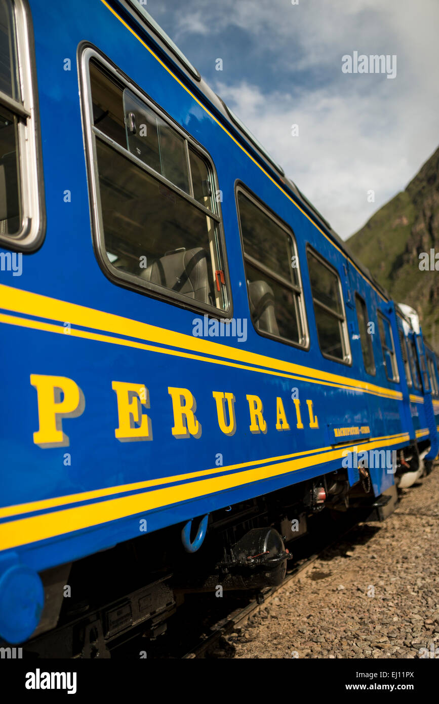 Perurail train waiting at platform, Ollantaytambo, Sacred Valley, Peru ...