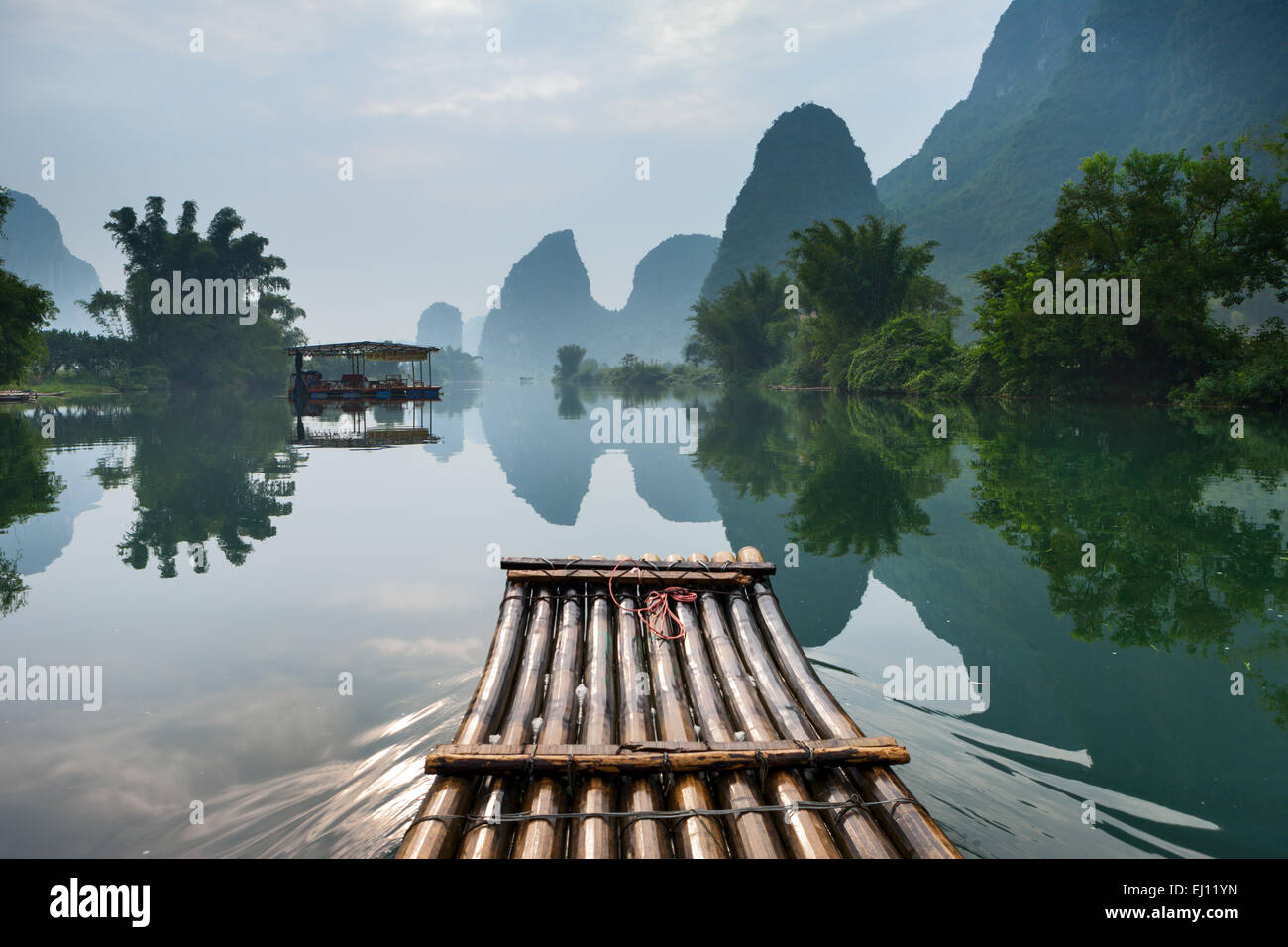 Yulong mountains hi-res stock photography and images - Alamy
