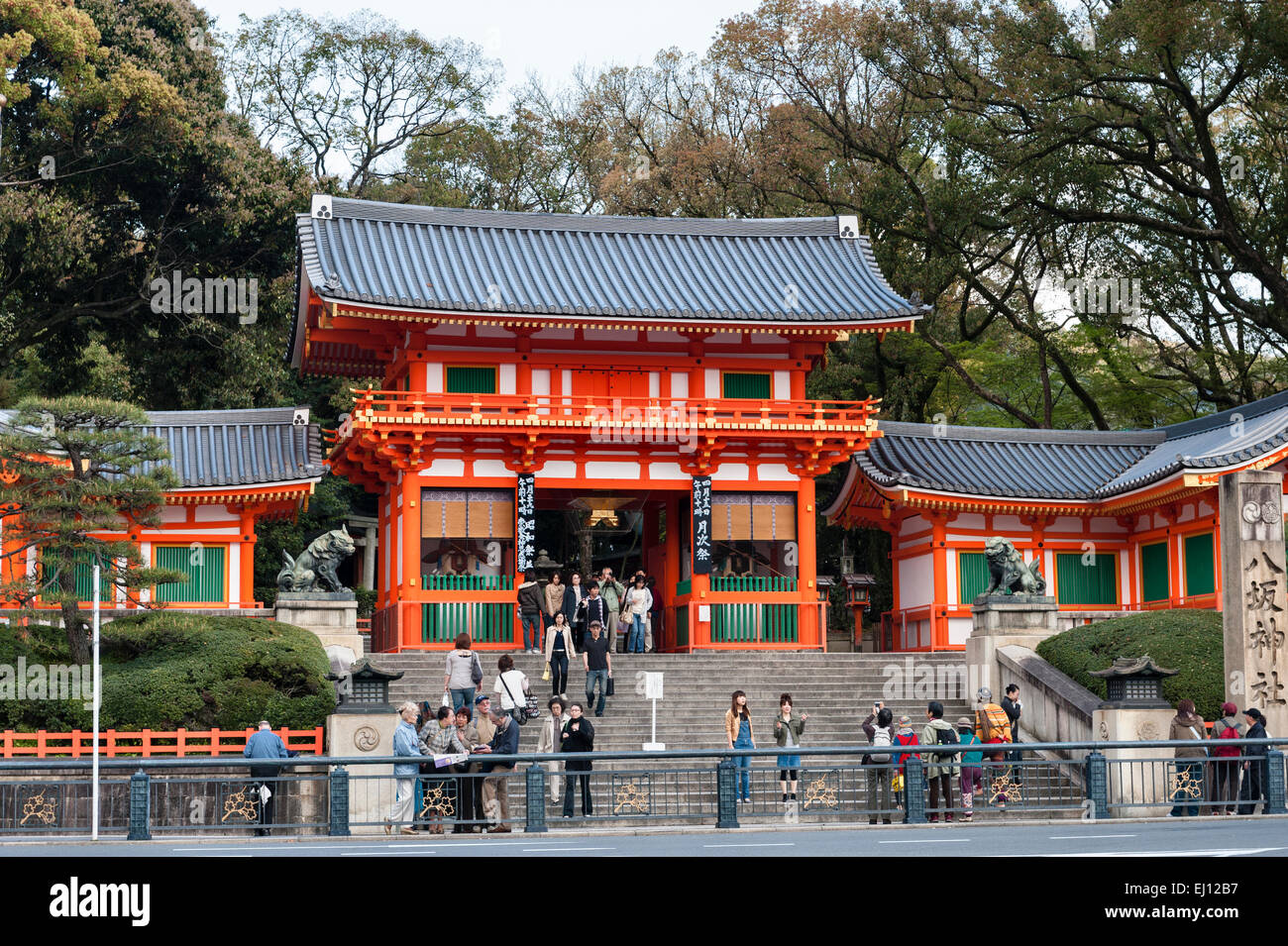 The main gate to the temple at the Yasaka Shrine, a Shinto temple in ...