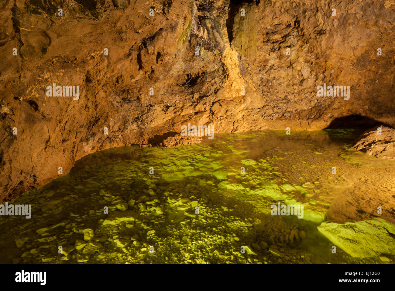Crystal cave hi-res stock photography and images - Alamy