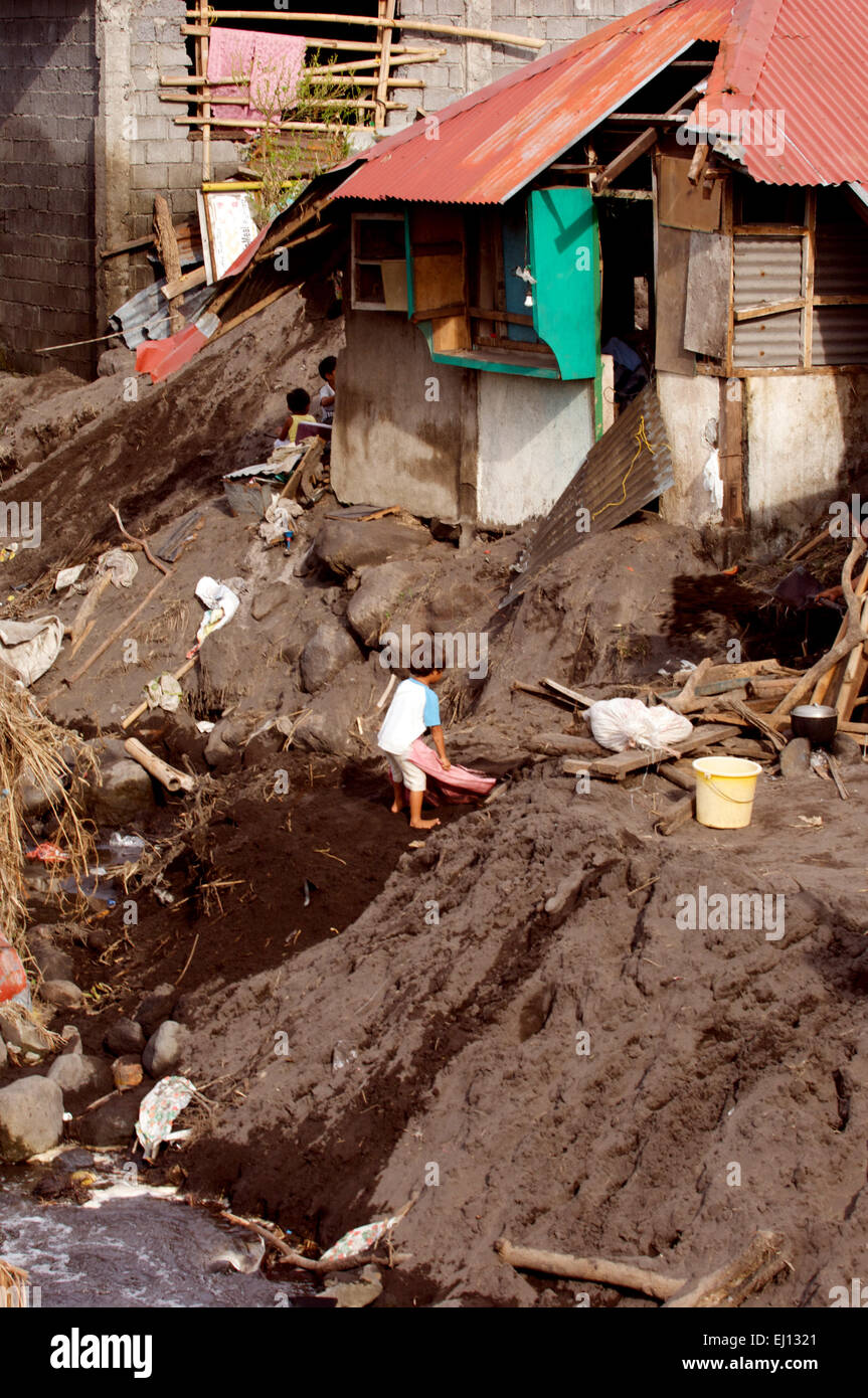 Super Typhoon Durian caused huge volcanic ash mudslides from Mayon ...