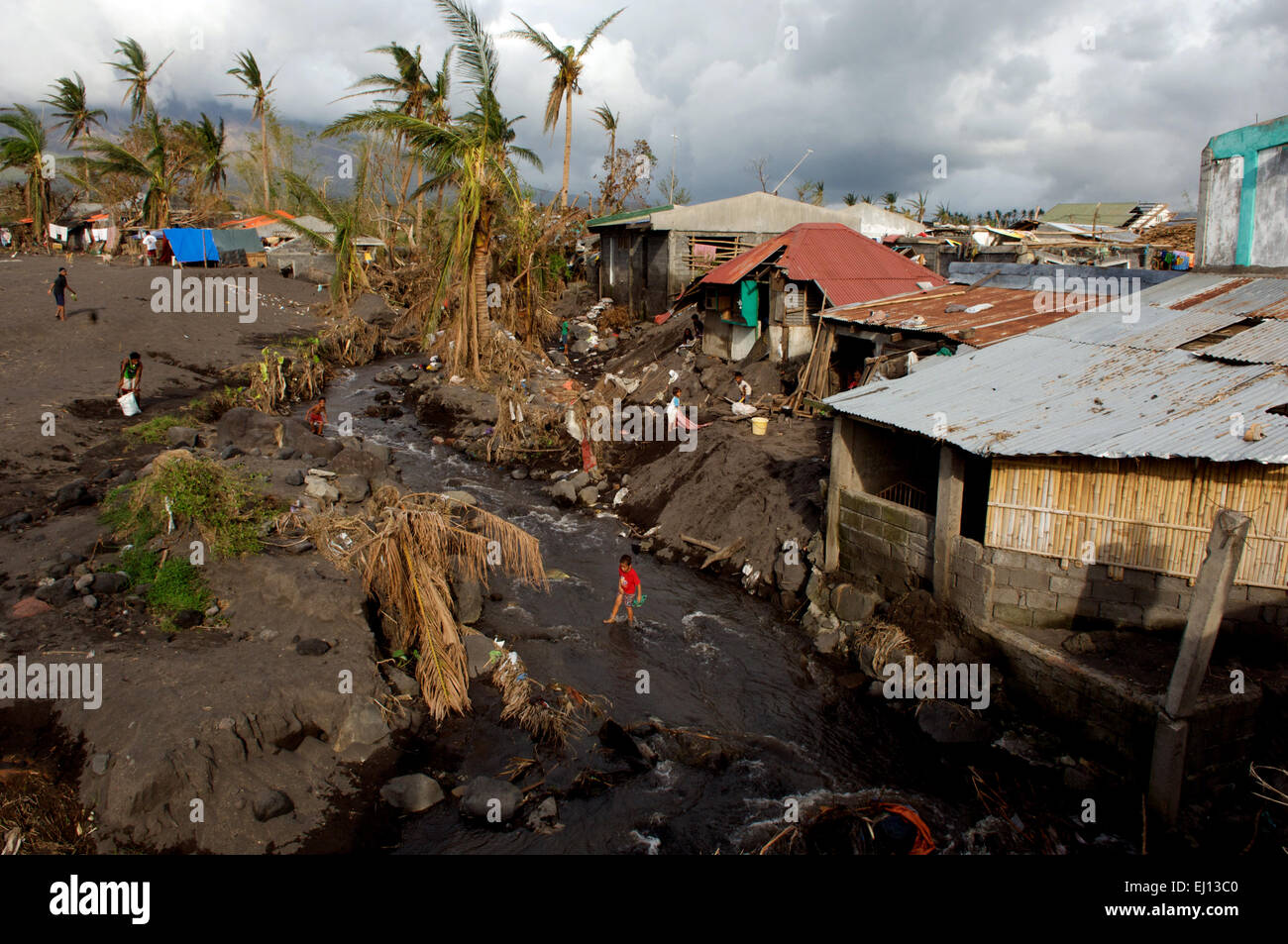 Super Typhoon Durian caused huge volcanic ash mudslides from Mayon ...