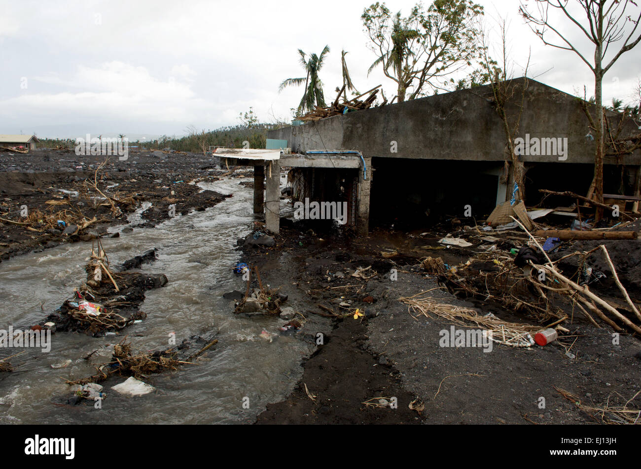 Super Typhoon Durian caused huge volcanic ash mudslides from Mayon ...