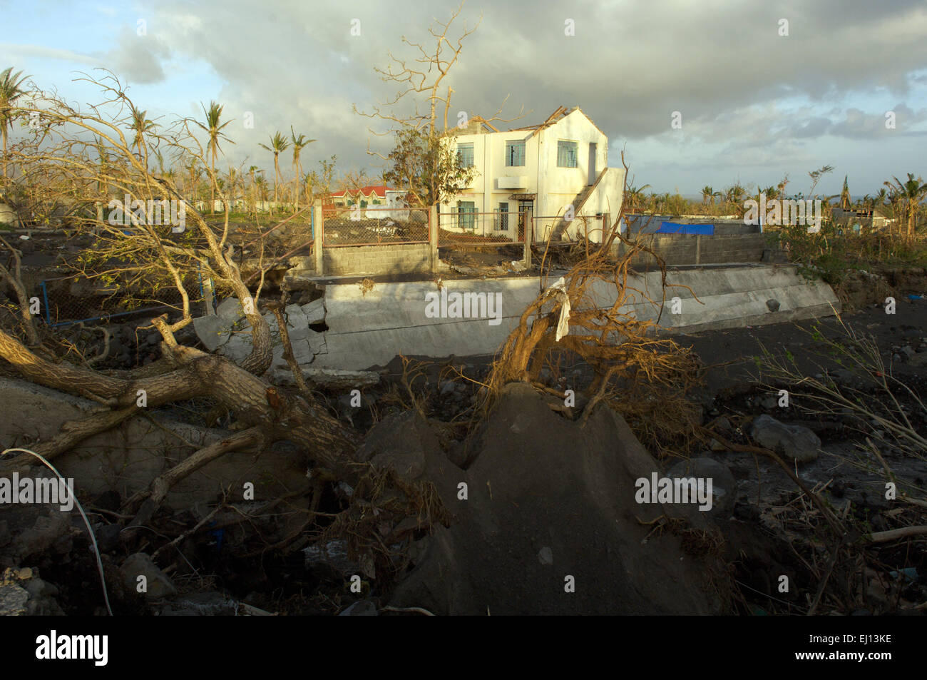 Super Typhoon Durian caused huge volcanic ash mudslides from Mayon ...