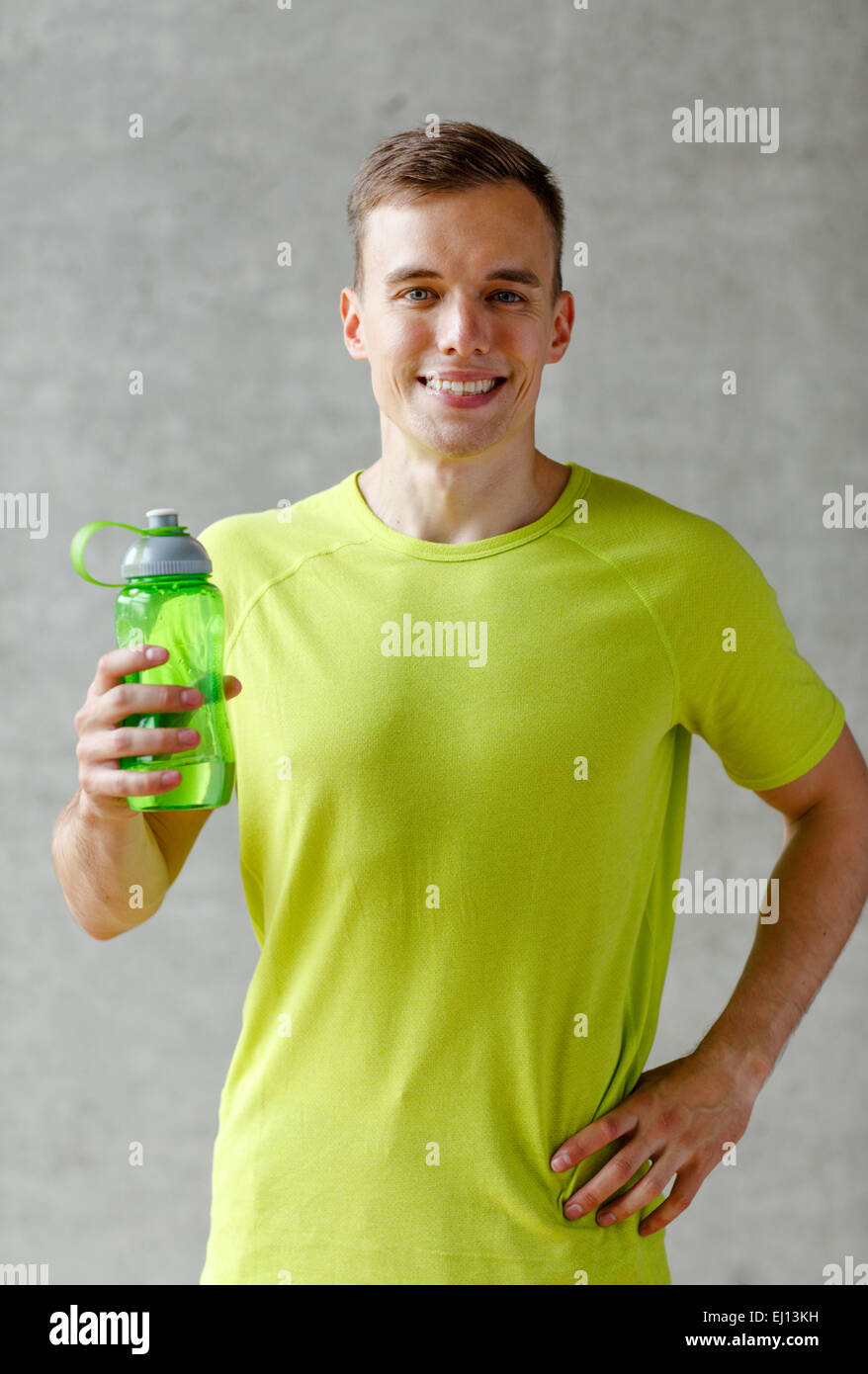 Man drinking water trainer hi-res stock photography and images - Alamy