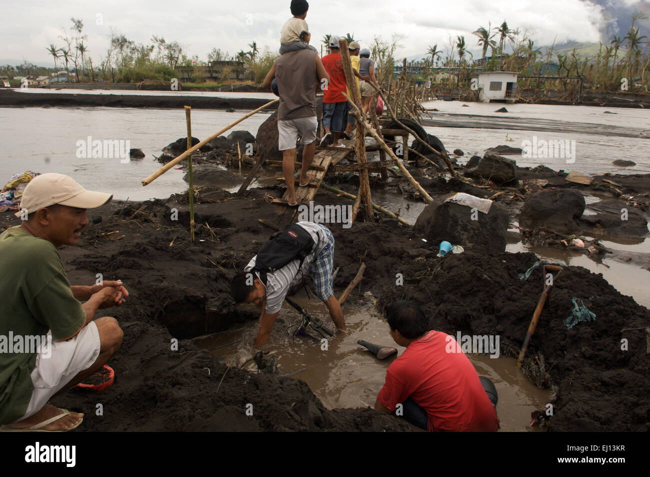Super Typhoon Durian caused huge volcanic ash mudslides from Mayon ...