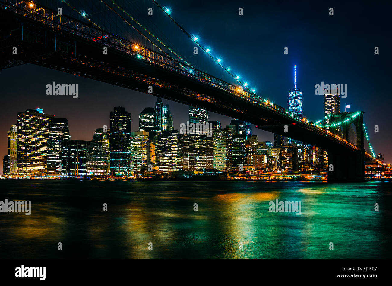 The Brooklyn Bridge and Manhattan Skyline at night seen from Brooklyn ...