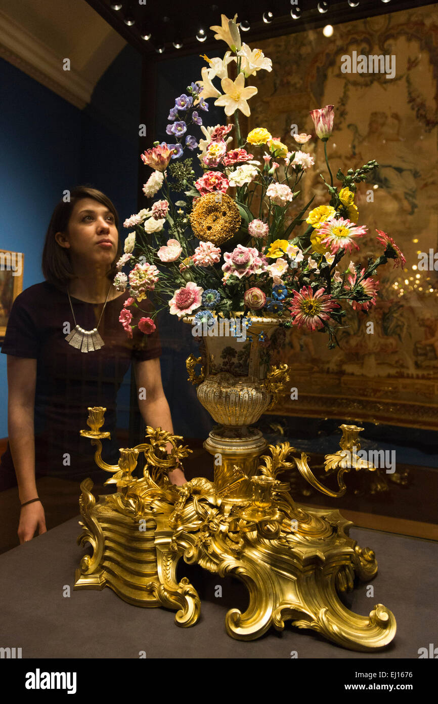 Royal clock buckingham palace hi-res stock photography and images - Alamy