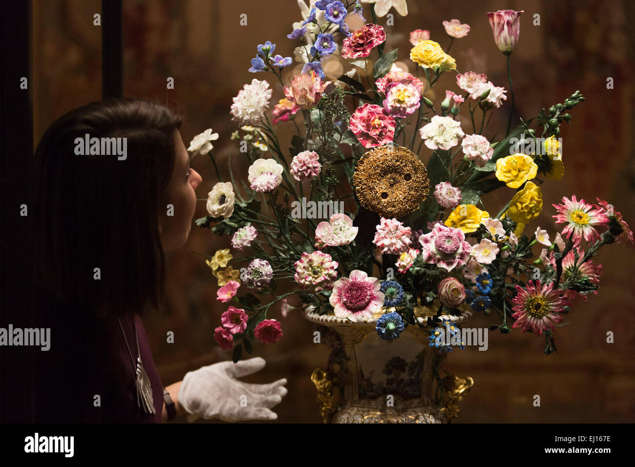Royal clock buckingham palace hi-res stock photography and images - Alamy
