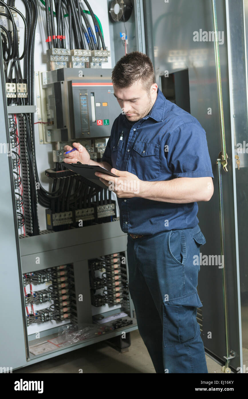 Electrician hi-res stock photography and images - Alamy