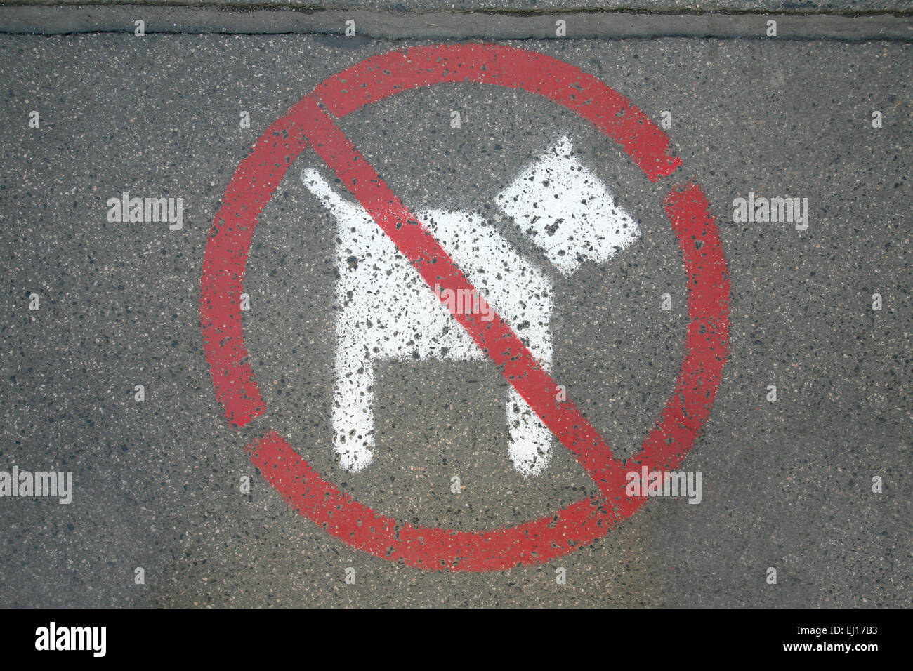 No dogs painted sign hi-res stock photography and images - Alamy