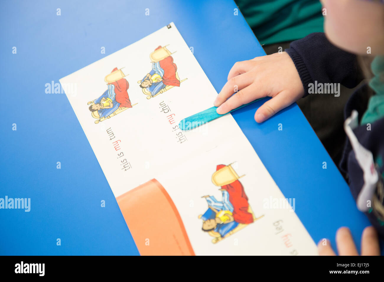 Pupil learning to read in a UK primary school classroom Stock Photo - Alamy