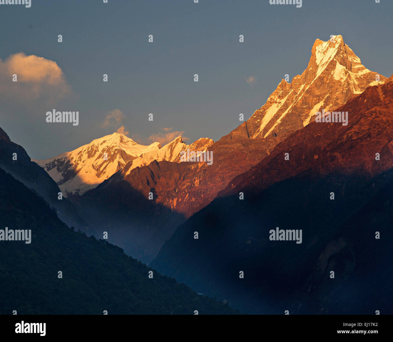 Sunset on Fishtail peak Stock Photo - Alamy