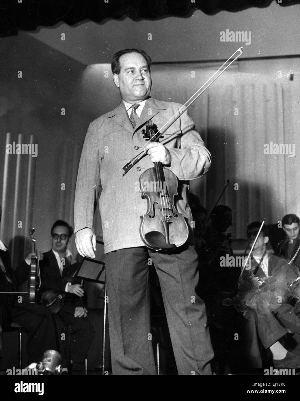 DAVID OISTRAKH (1908-1974) Soviet violinist about 1955 Stock Photo - Alamy