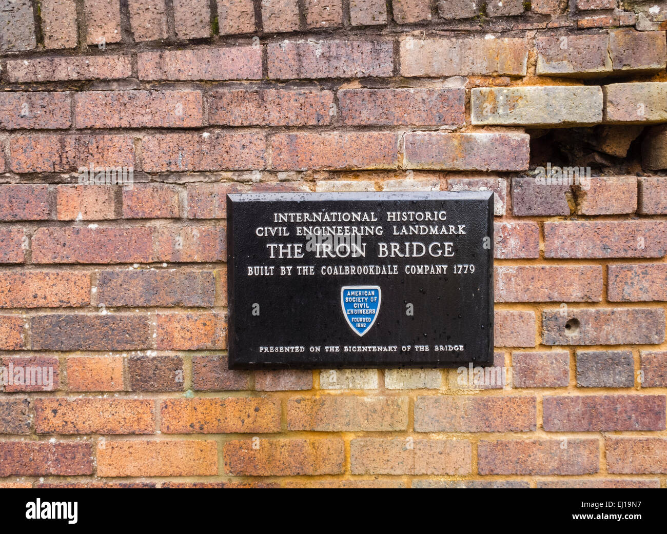 Information plaque for the Iron Bridge at the Ironbridge Gorge World ...