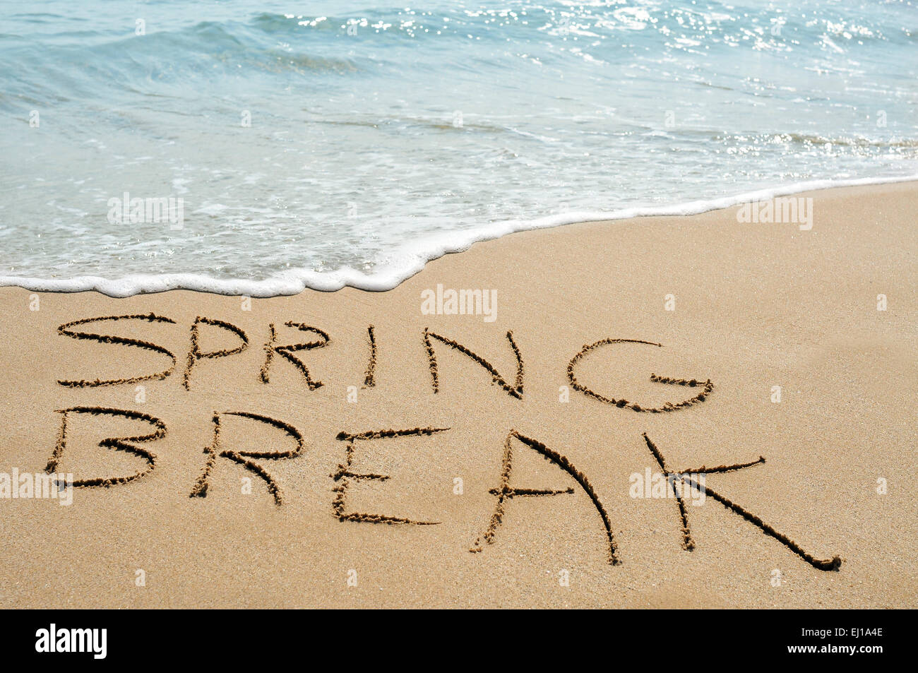 the text spring break written in the sand of a beach Stock Photo - Alamy