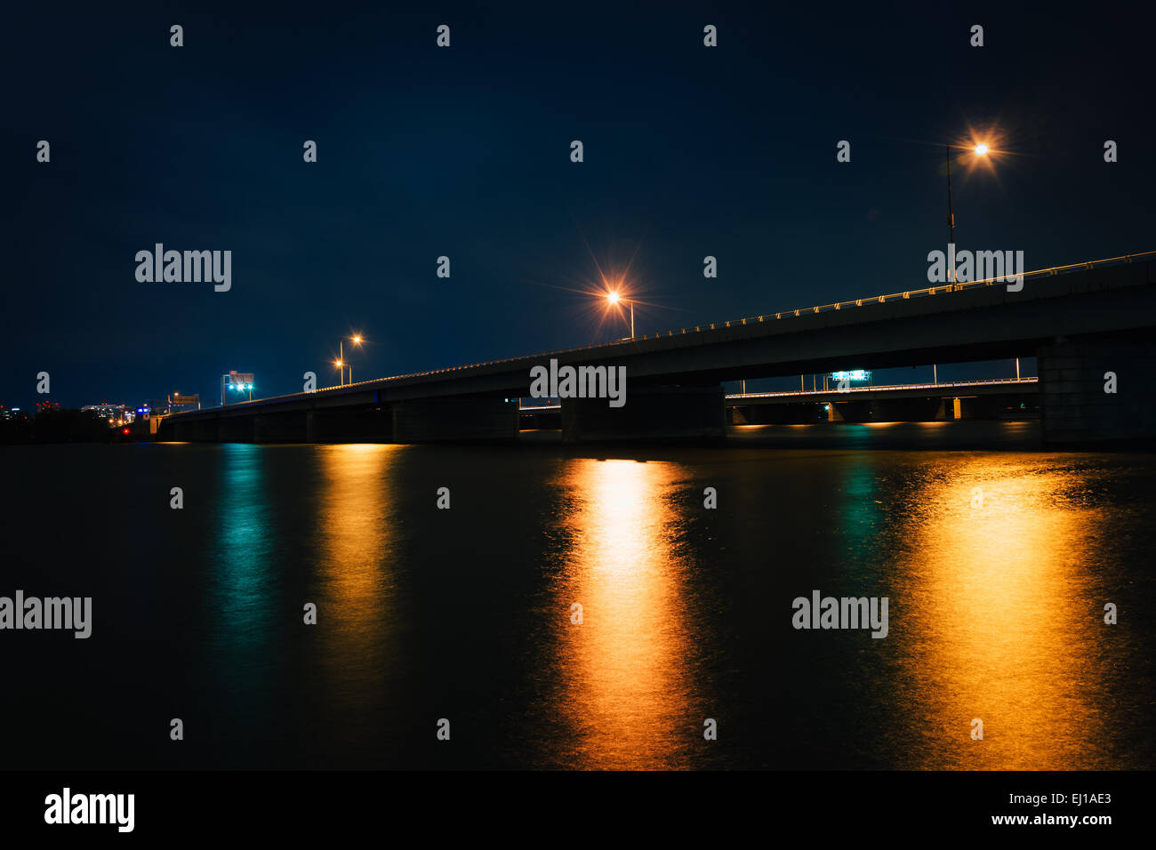 Bridge over potomac river night hi-res stock photography and images - Alamy