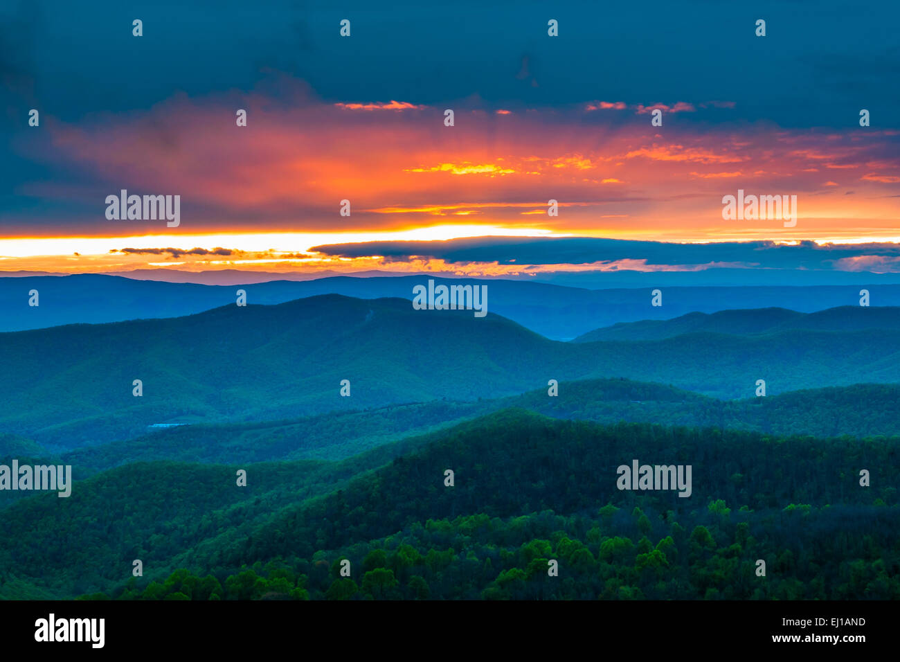 Colorful spring sunset over the Blue Ridge Mountains, seen from Skyline ...