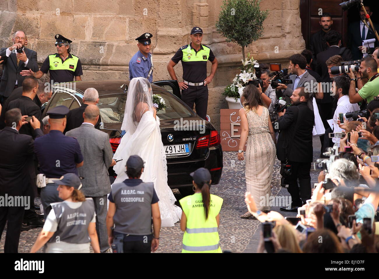 Elisabetta Canalis wedding as she marries surgeon Brian Perri in ...