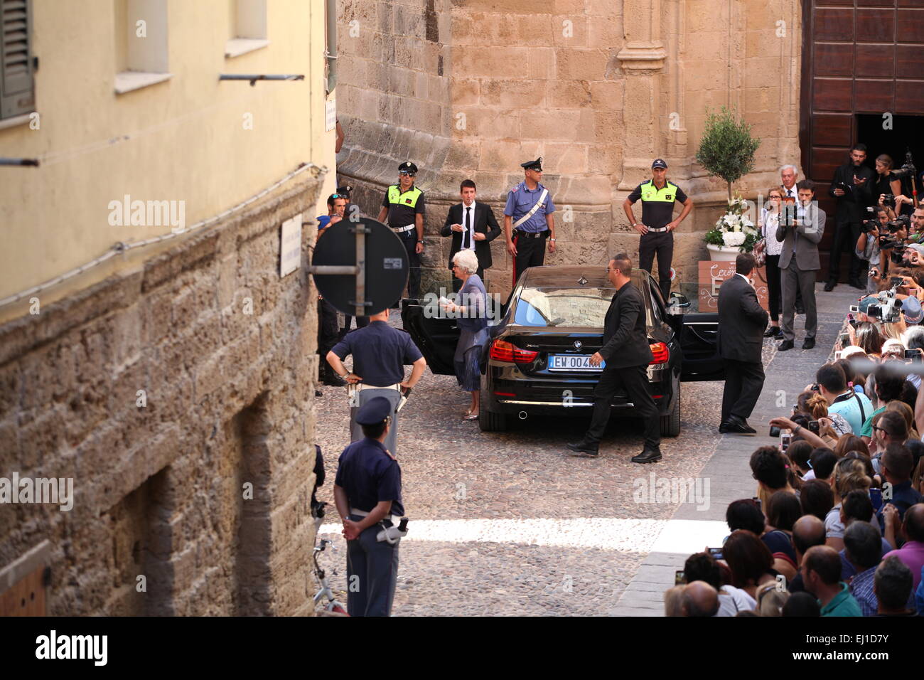 Elisabetta Canalis wedding as she marries surgeon Brian Perri in ...