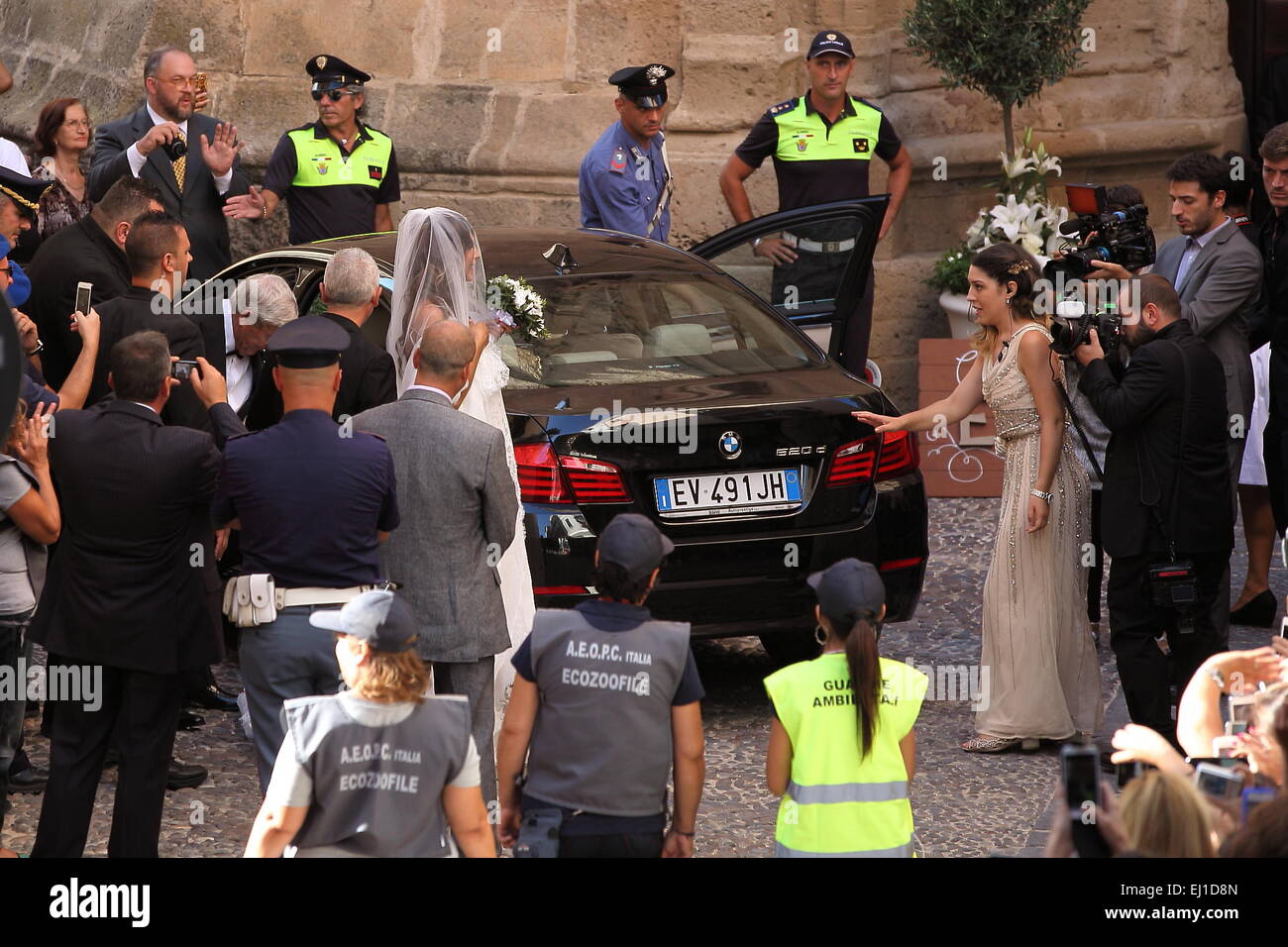 Elisabetta Canalis wedding as she marries surgeon Brian Perri in ...