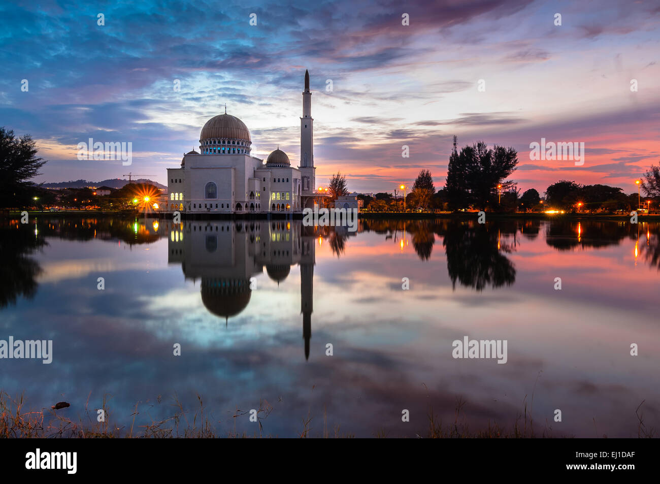 Sunrise Assalam Mosque Puchong Malaysia Stock Photo - Alamy