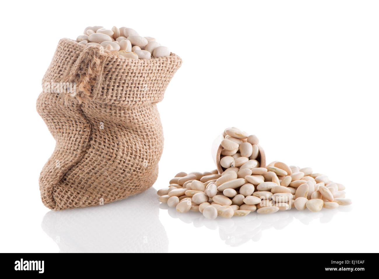 White beans bag with wooden scoop on white background Stock Photo - Alamy
