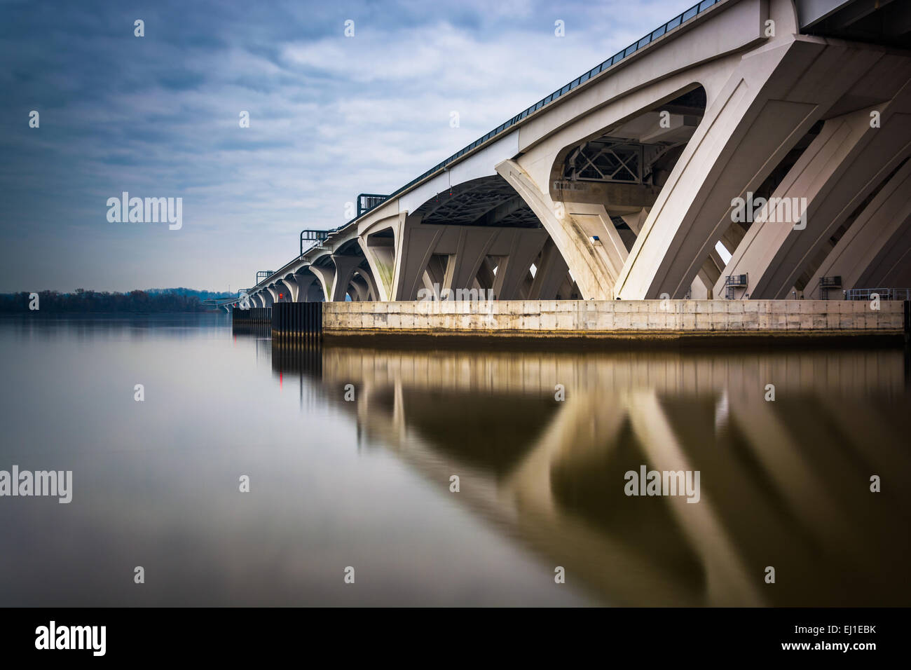 Woodrow wilson bridge in alexandria hi-res stock photography and images ...