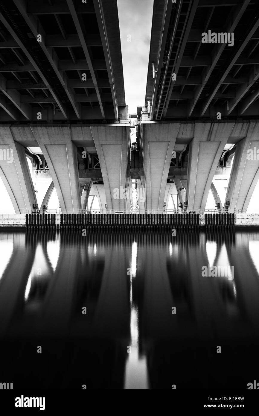 Long exposure under the Woodrow Wilson Bridge, in Alexandria, Virginia ...