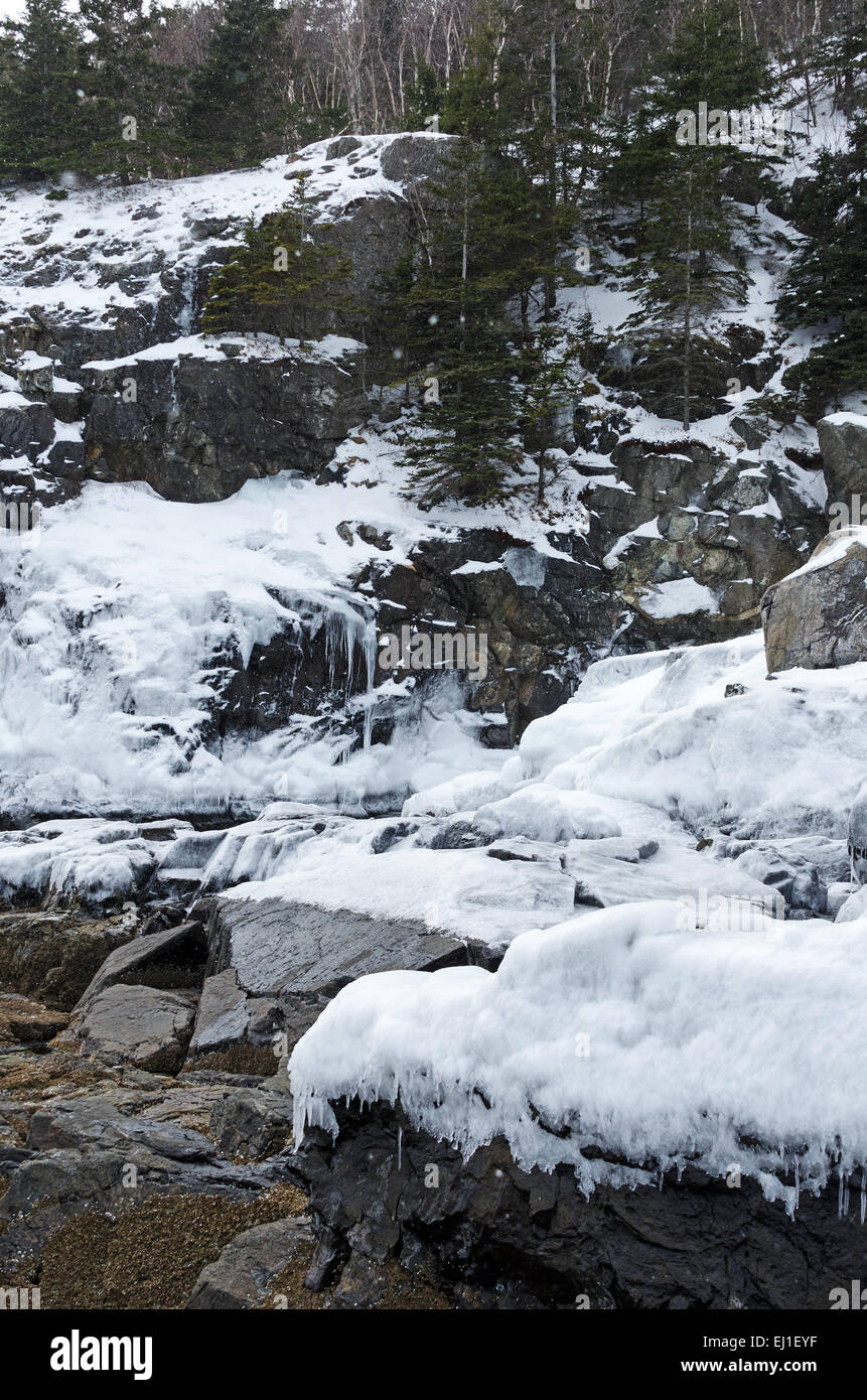 Ice cliff icy ledge hi-res stock photography and images - Alamy