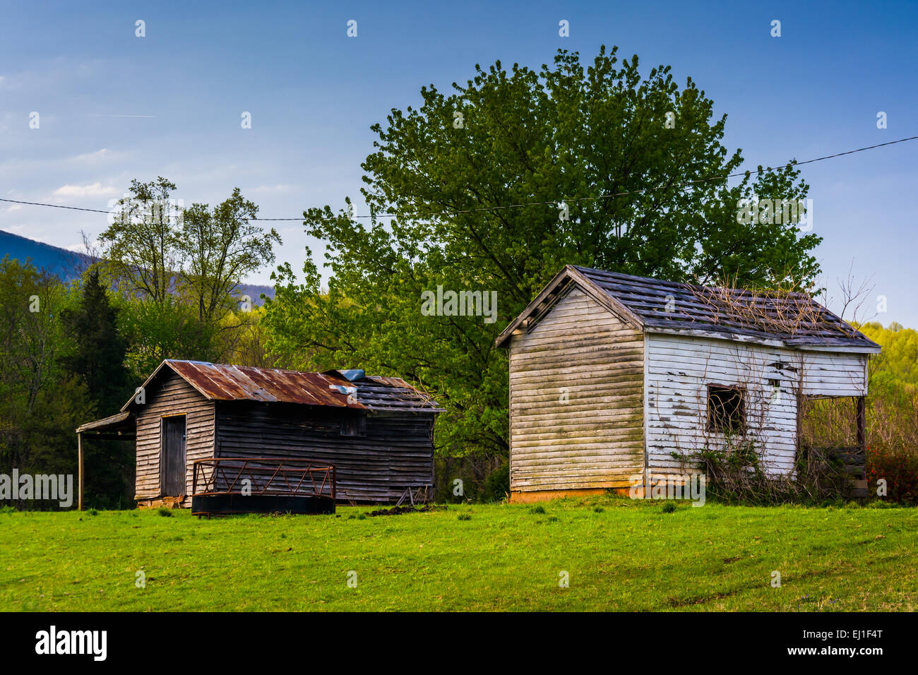Old farm buildings in the Shenandoah Valley, Virginia Stock Photo - Alamy