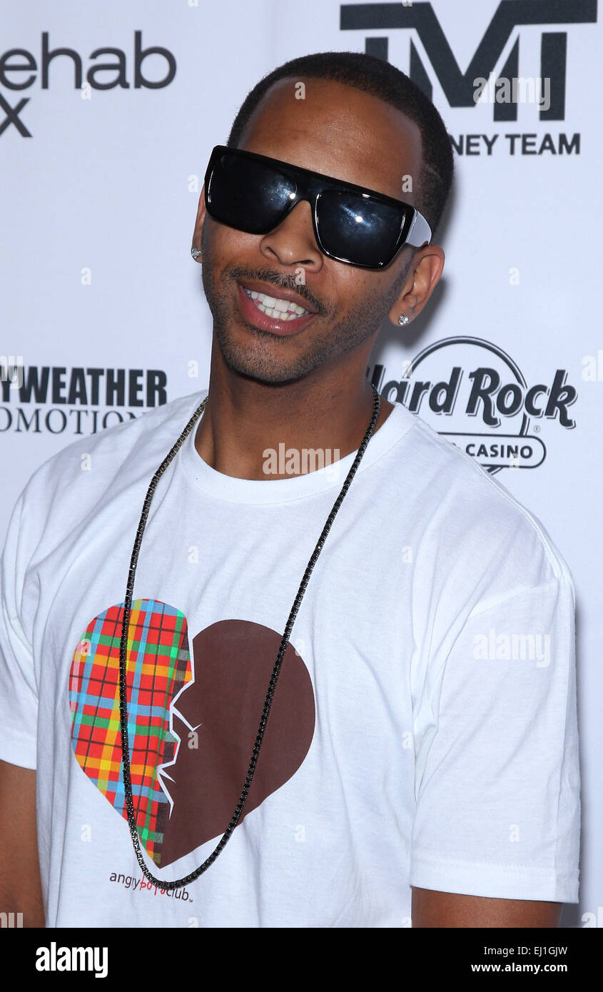 Floyd Mayweather Jr at REHAB at the Hard Rock Hotel and Casino ...