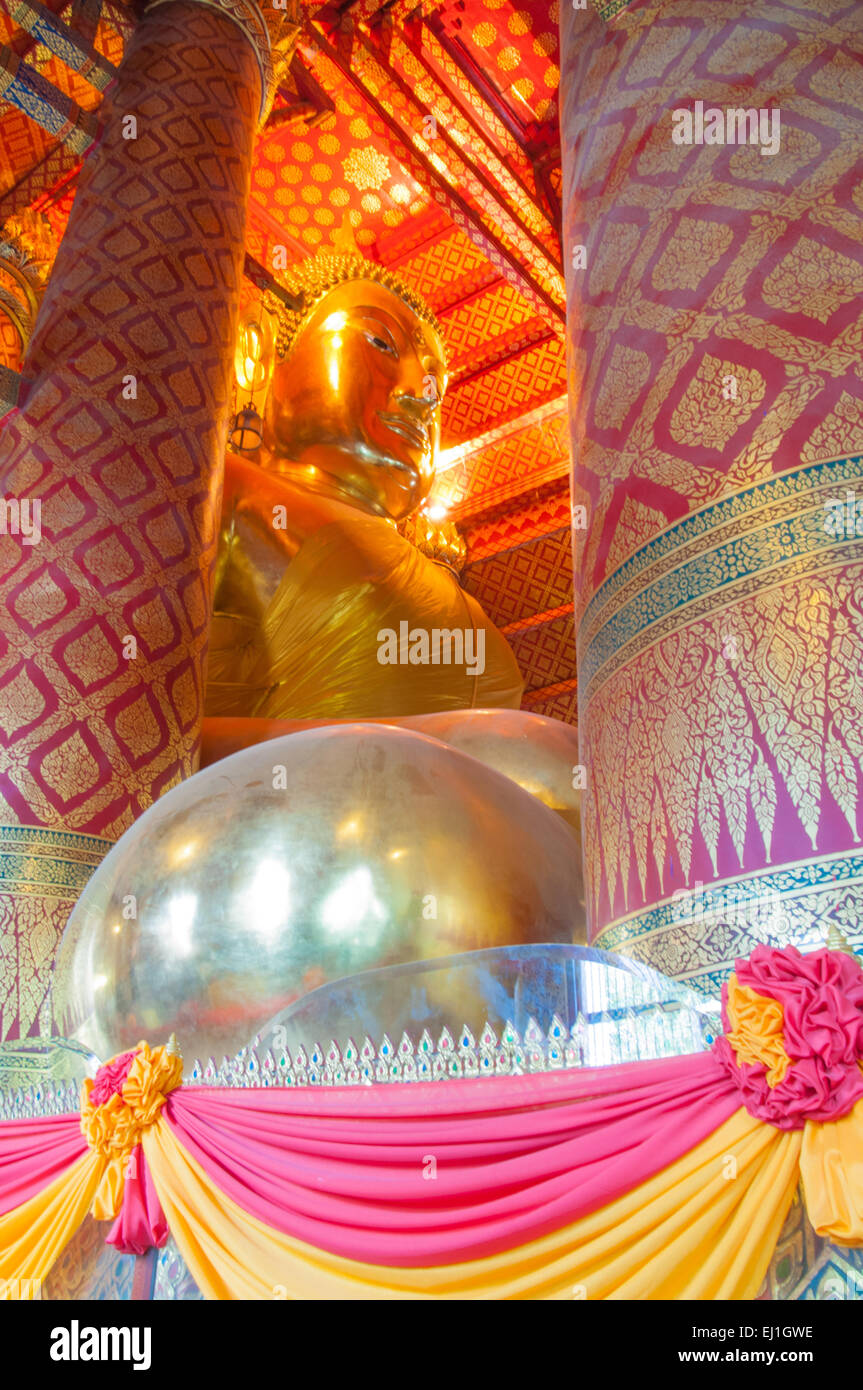 Wat phanan choeng in ayutthaya hi-res stock photography and images - Alamy