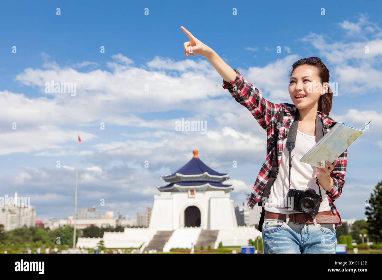 Person pointing at map hi-res stock photography and images - Alamy