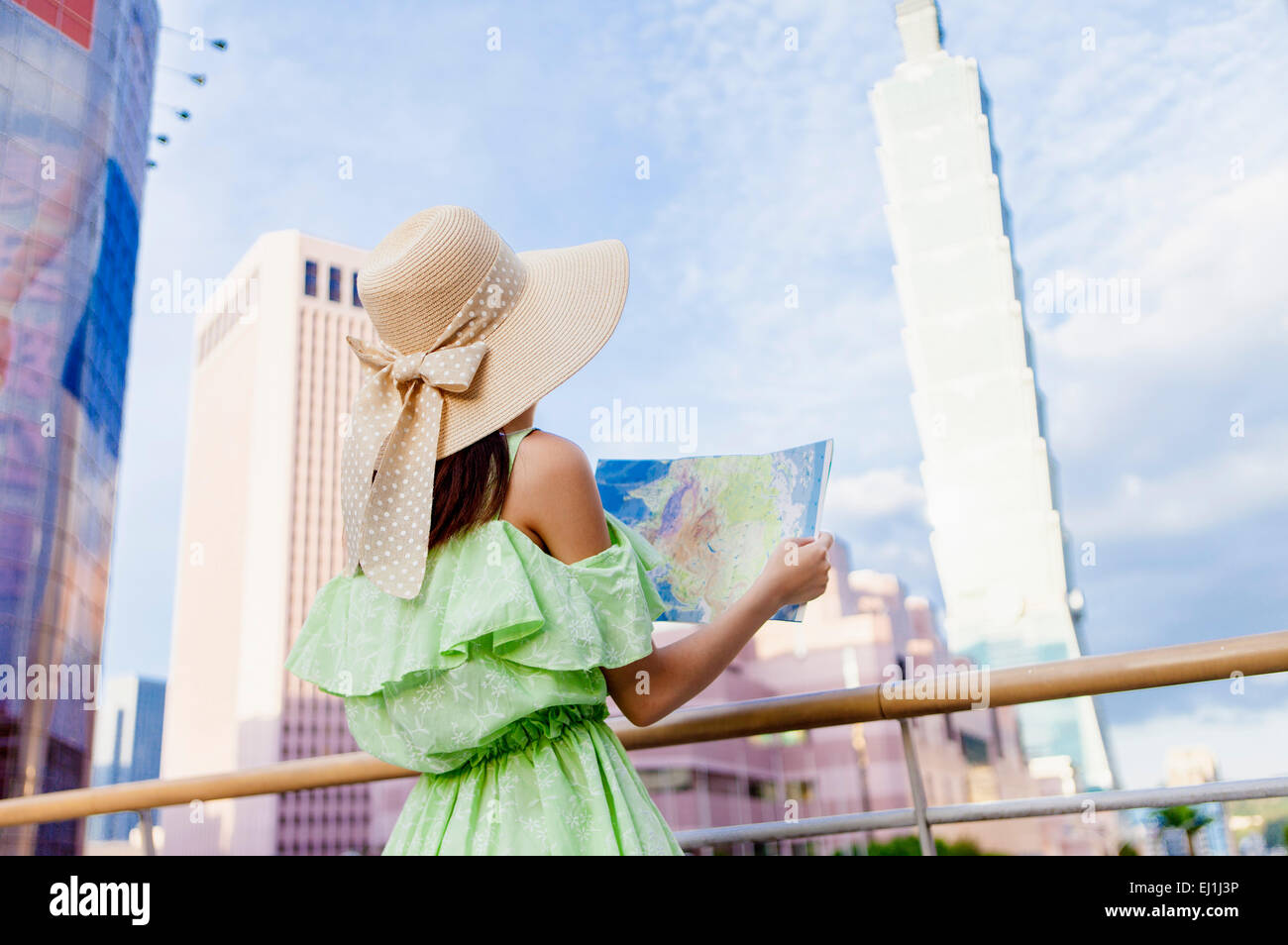 Chinese vertical world map hi-res stock photography and images - Alamy