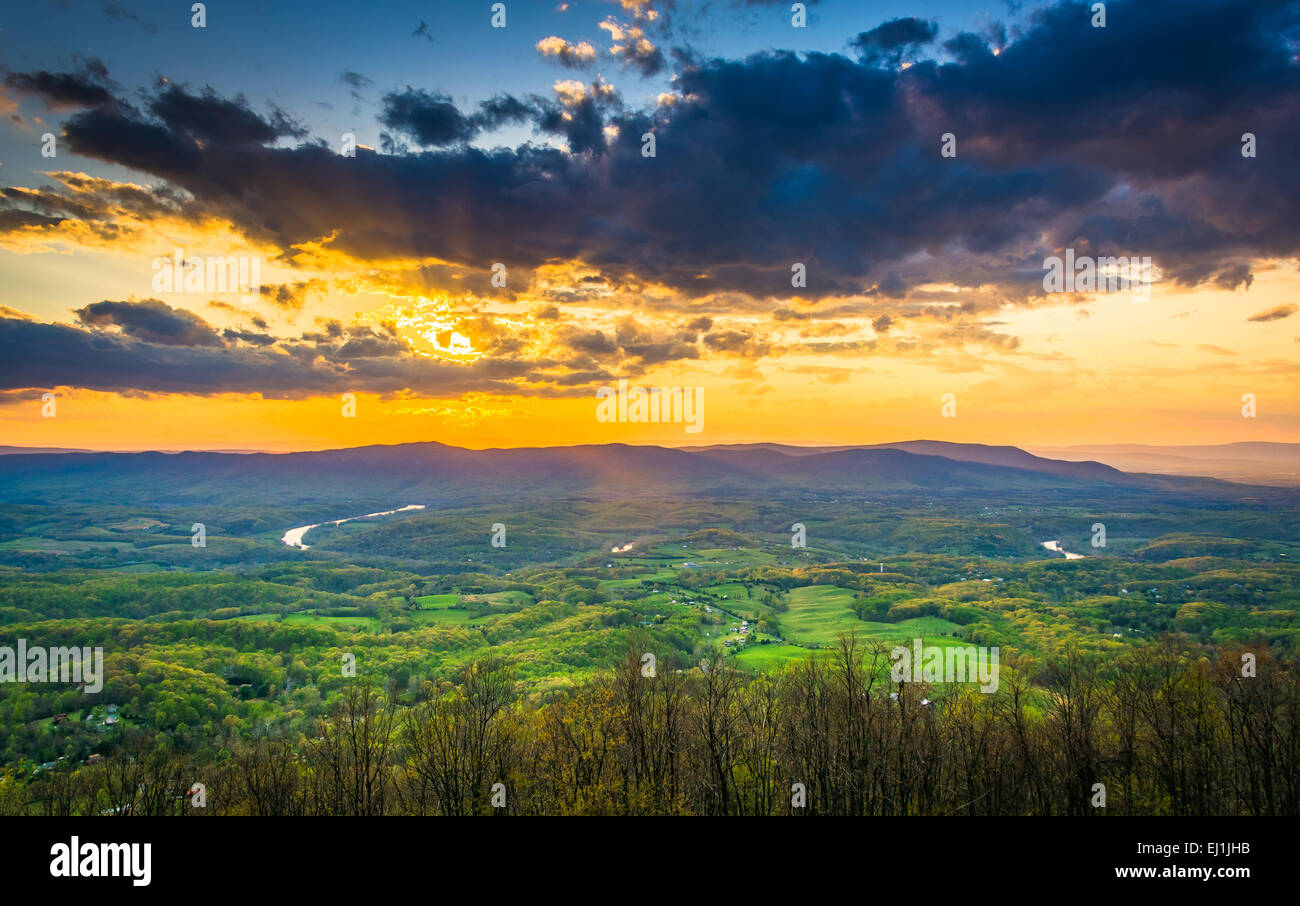 Sunset over the Shenandoah Valley from Skyline Drive in Shenandoah ...