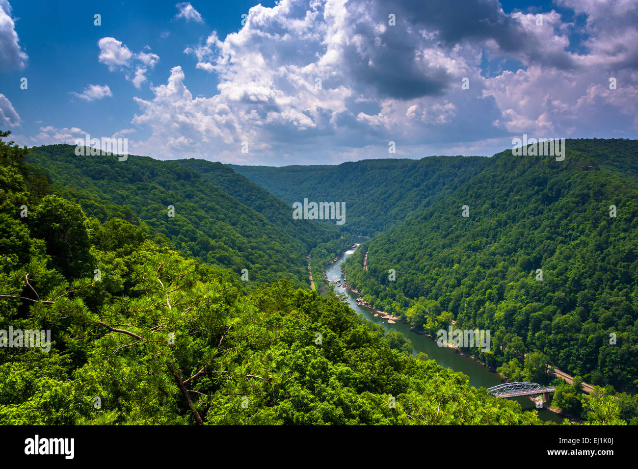 The New River Gorge seen from the Canyon Rim Visitor Center Overlook ...