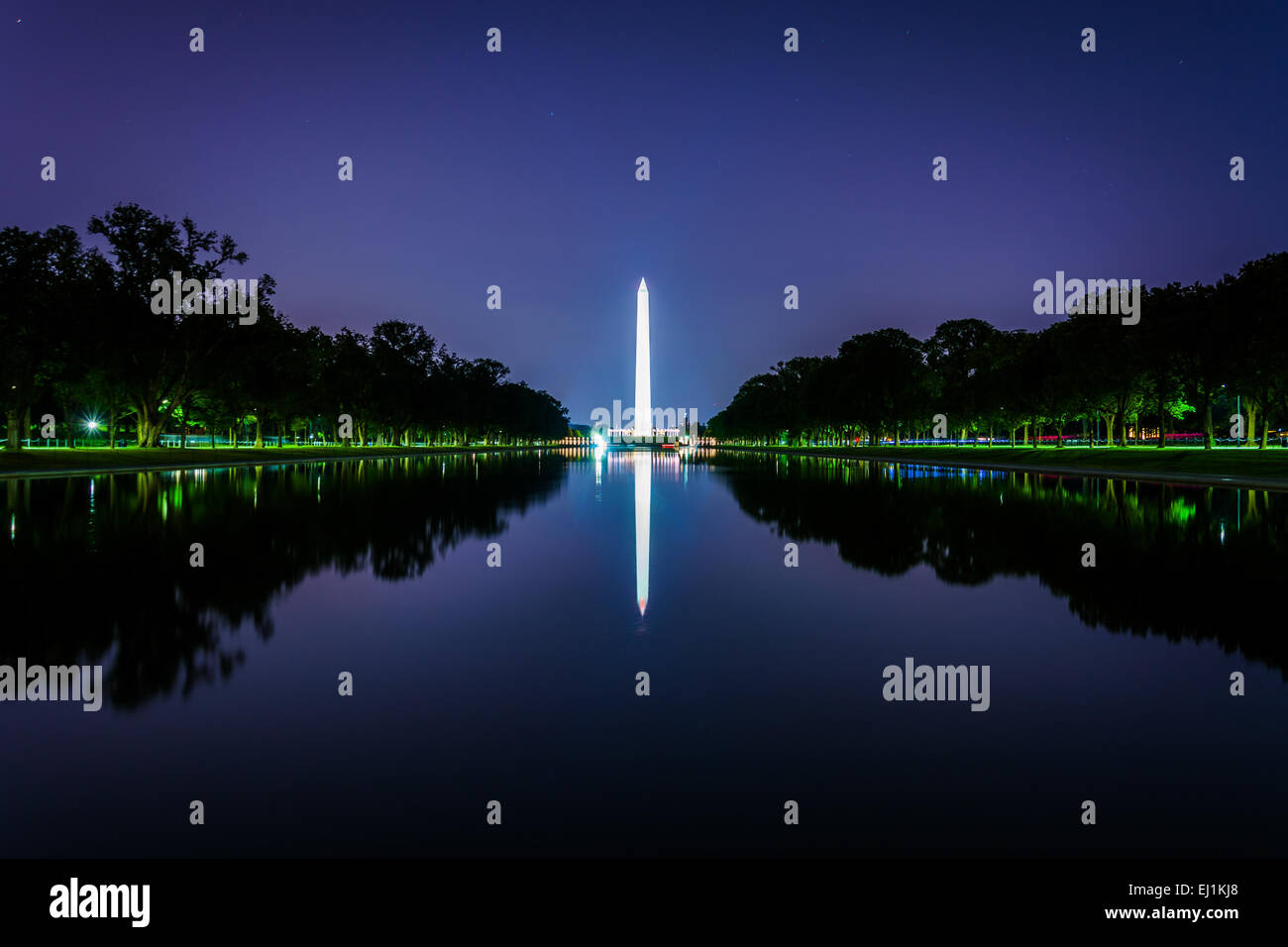 The Washington Monument reflecting in the Reflection Pool at night at ...
