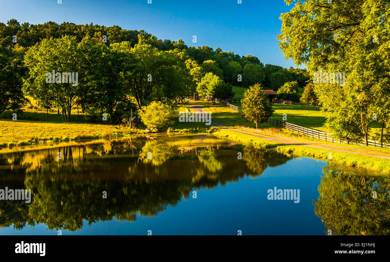 Driveway pond hi-res stock photography and images - Alamy
