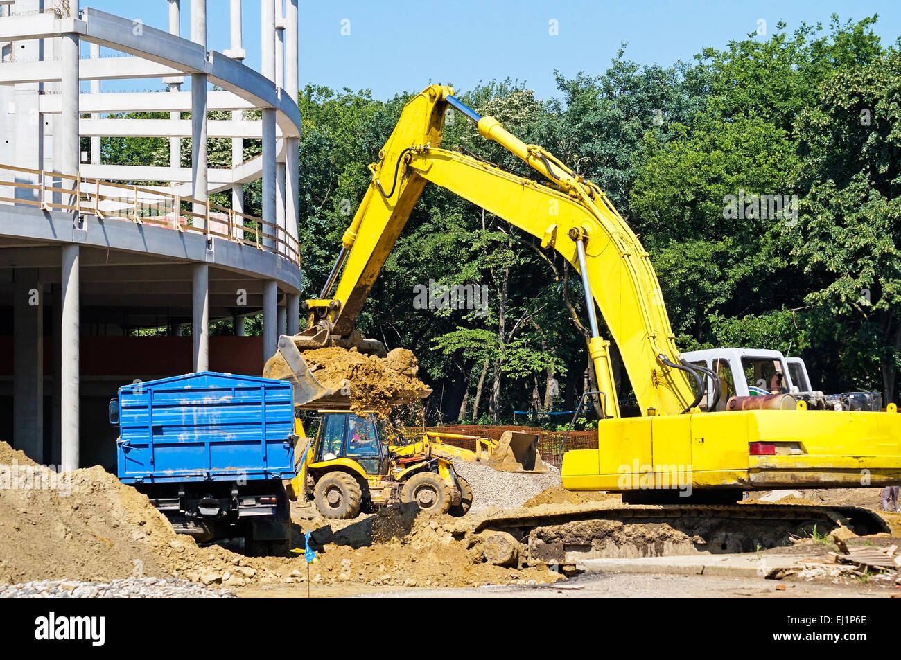Side view excavator hi-res stock photography and images - Alamy