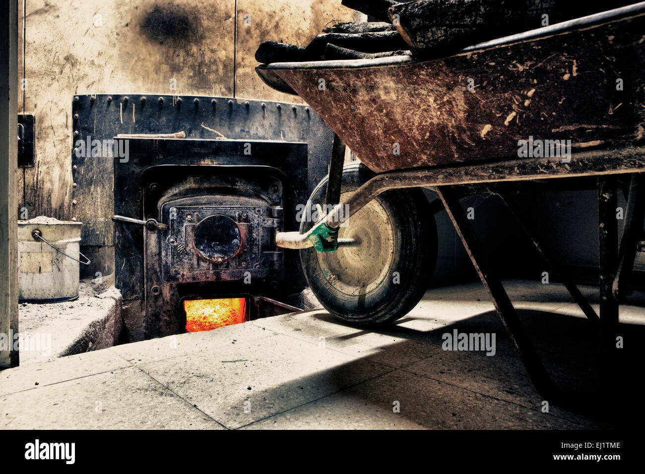 Worker indoors wheelbarrow hi-res stock photography and images - Alamy