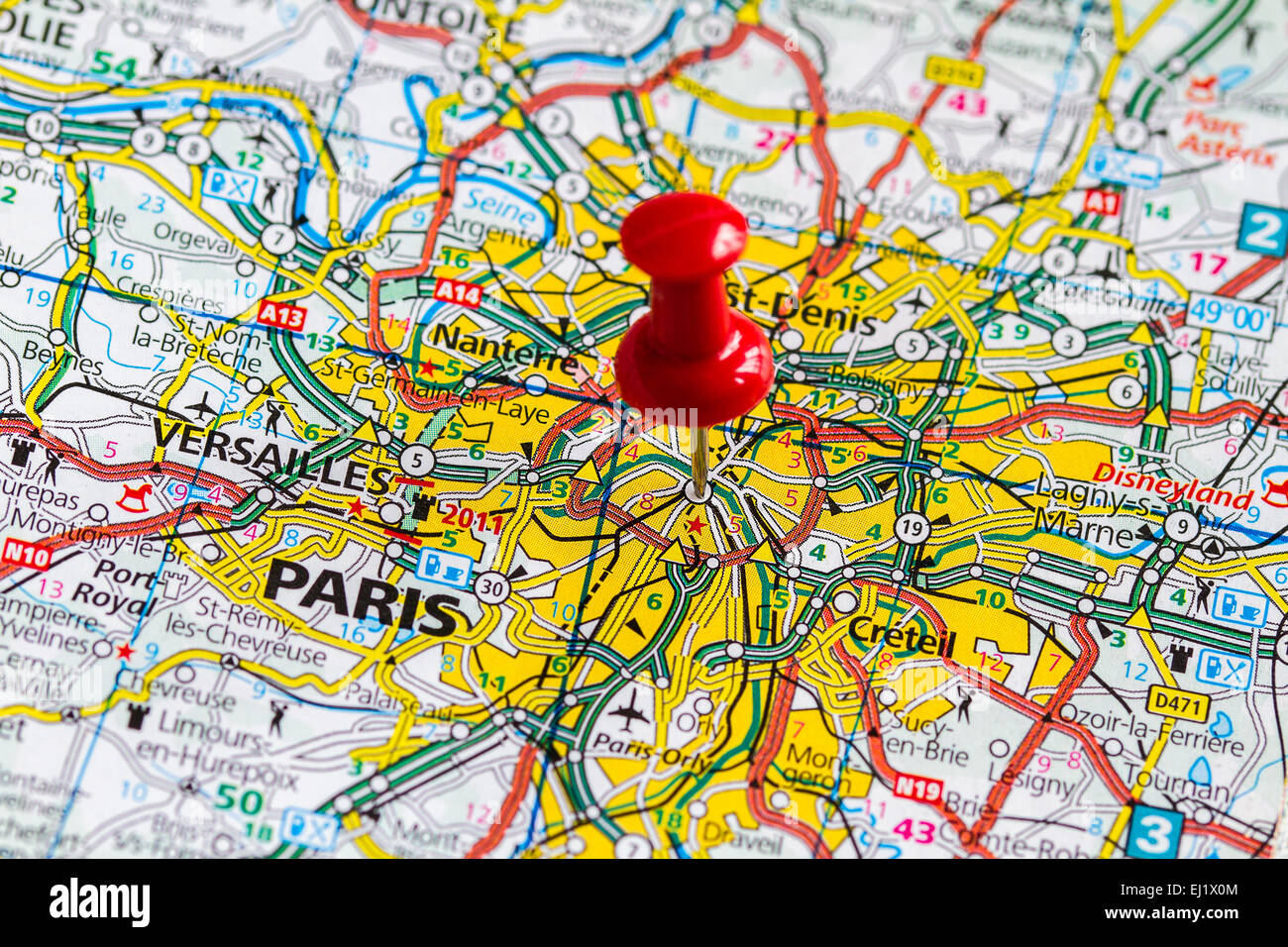 Map pin pointing paris france hi-res stock photography and images - Alamy