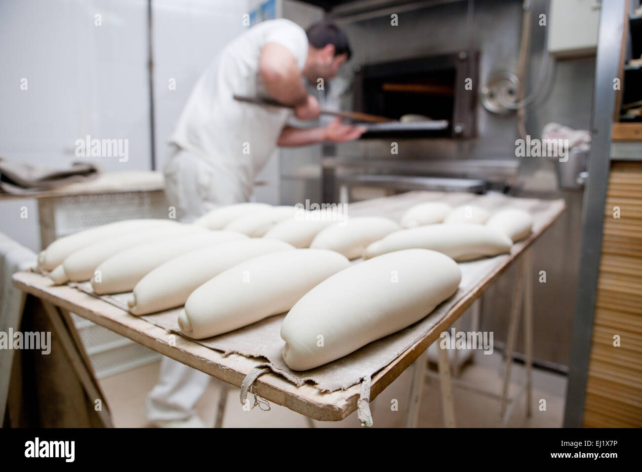 Manufacturing process spanish bread hi-res stock photography and images ...