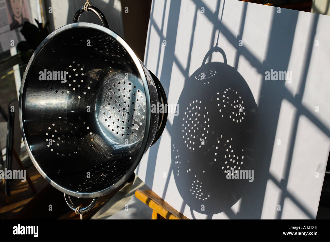 Cardiff, UK. An ingenious contraption set up in a shop[ window to view ...