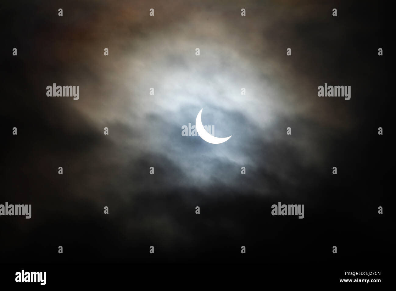 Partial solar eclipse sun hi-res stock photography and images - Alamy