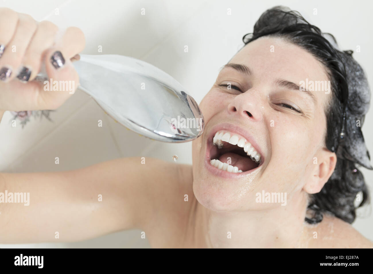 Shower sing hi-res stock photography and images - Alamy