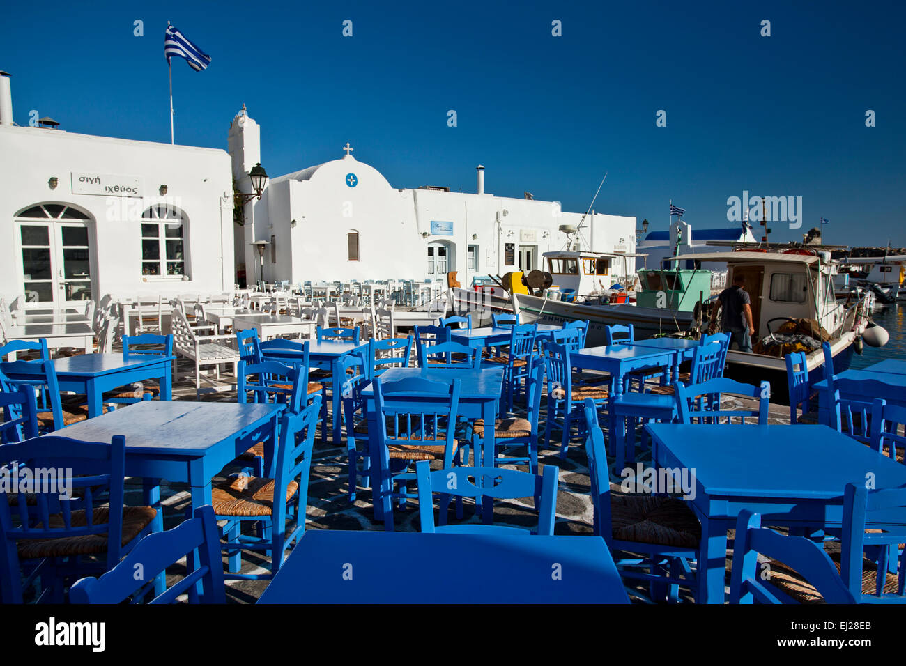 Restaurant tables in port hi-res stock photography and images - Alamy