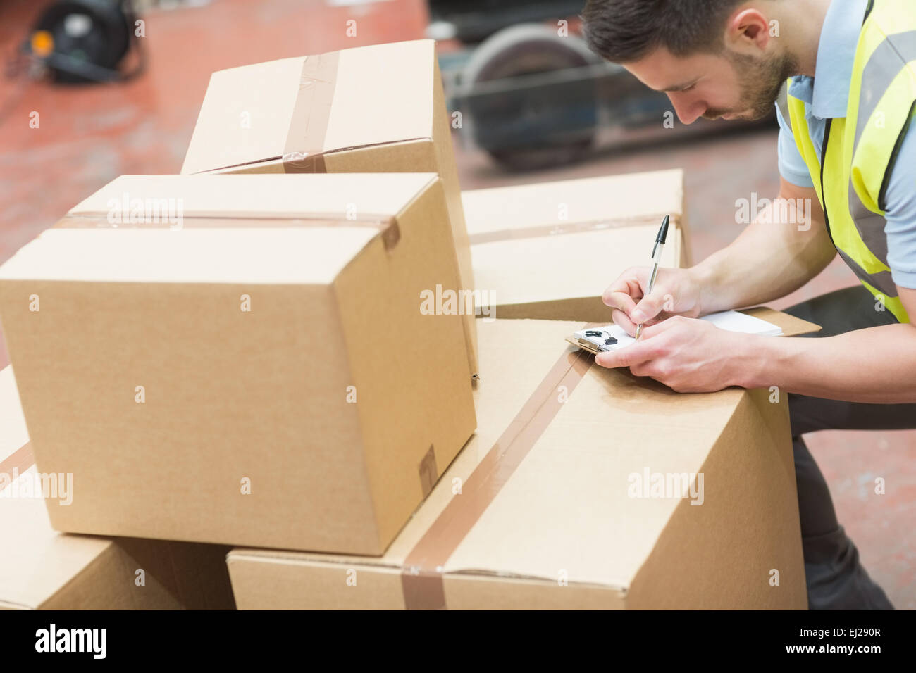 Worker clipboard hi-res stock photography and images - Alamy