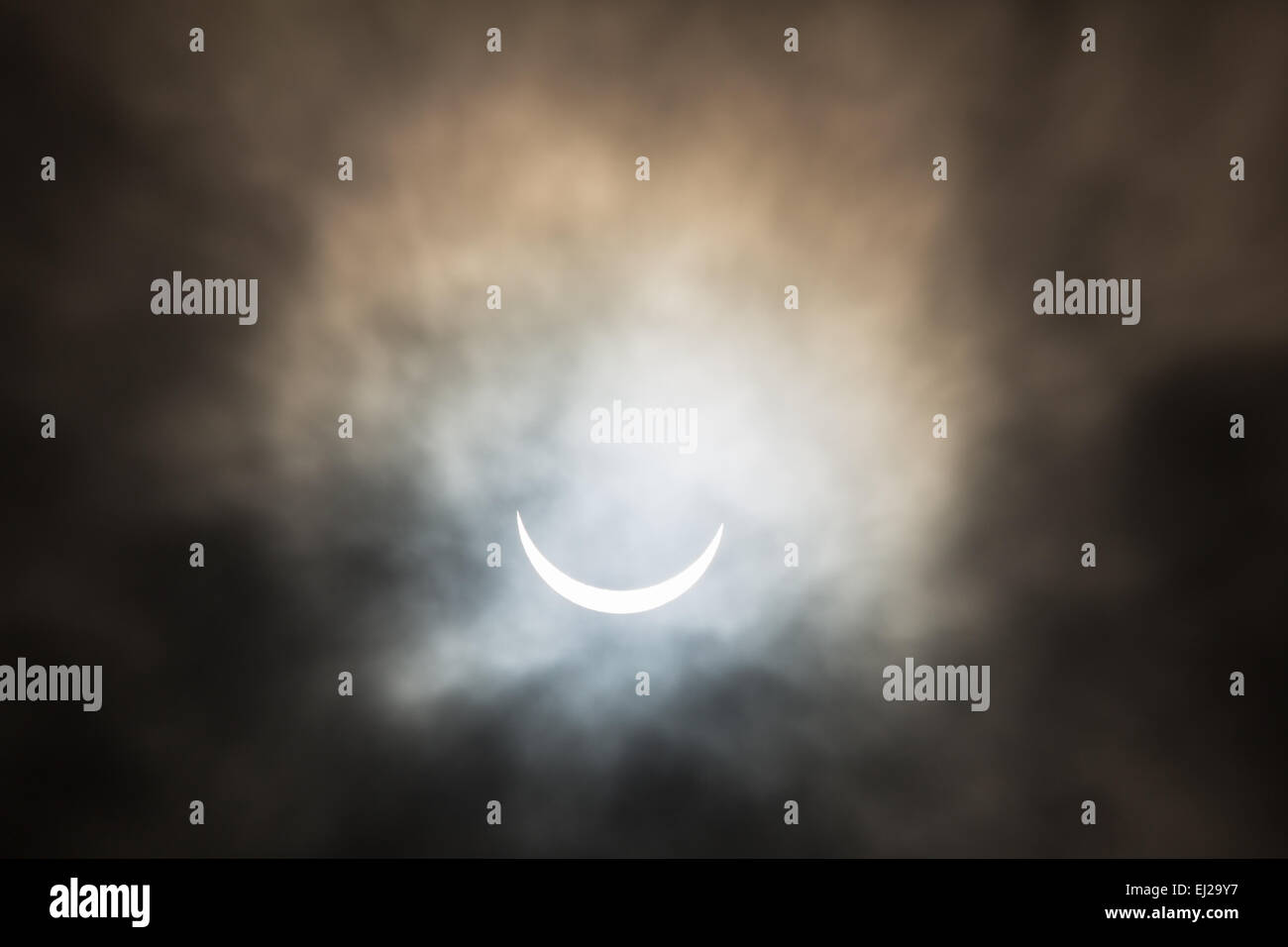 Solar eclipse from earth hi-res stock photography and images - Alamy