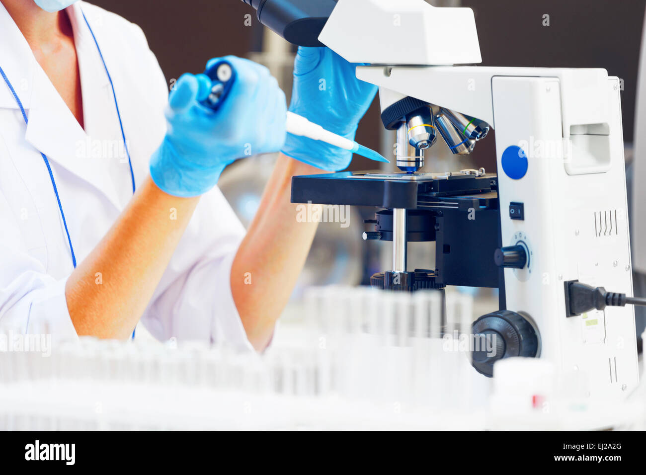 Microscope forensics hi-res stock photography and images - Alamy